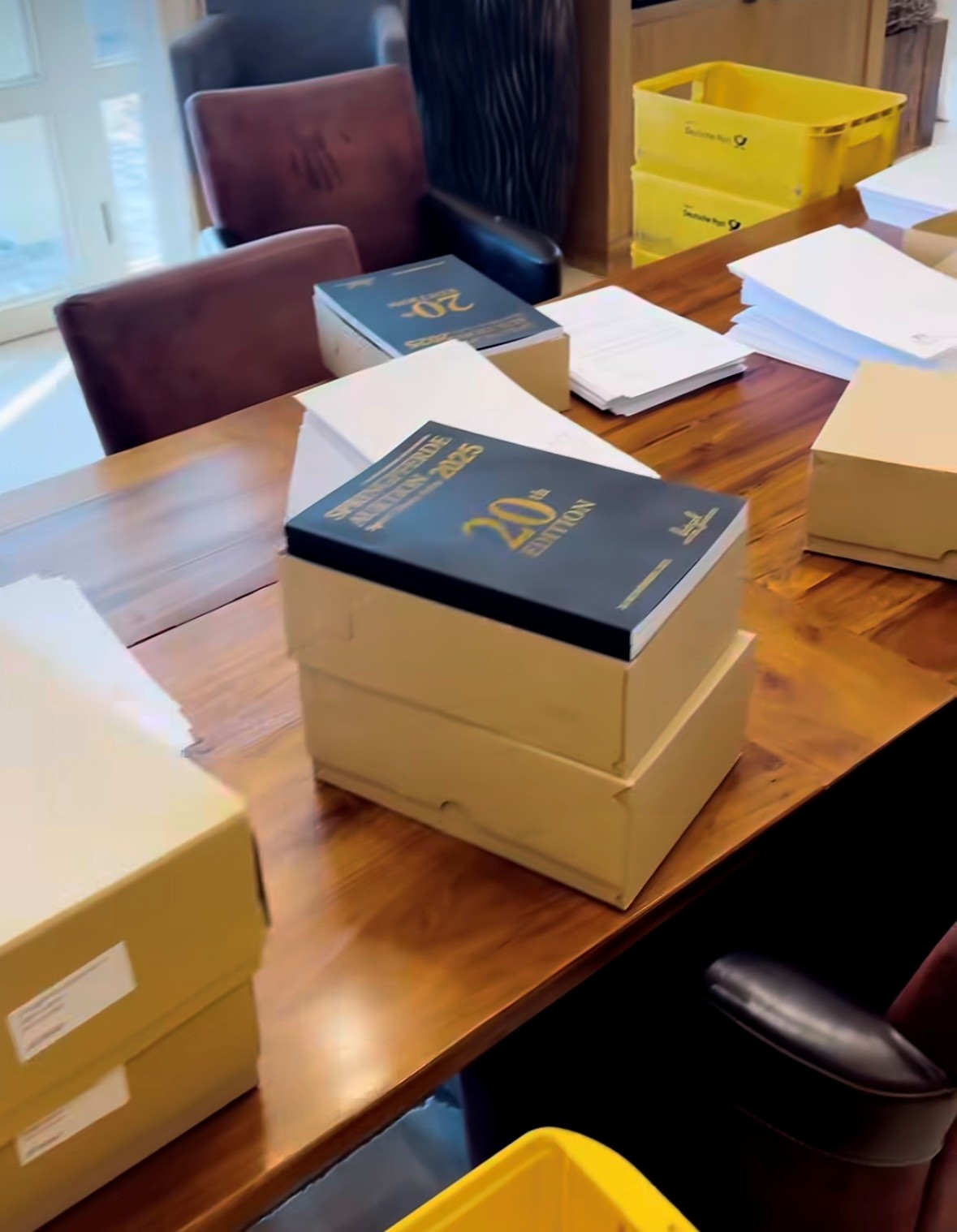 Ein weiterer Meilenstein auf dem Weg zur Auktion: Die Kataloge sind da ...